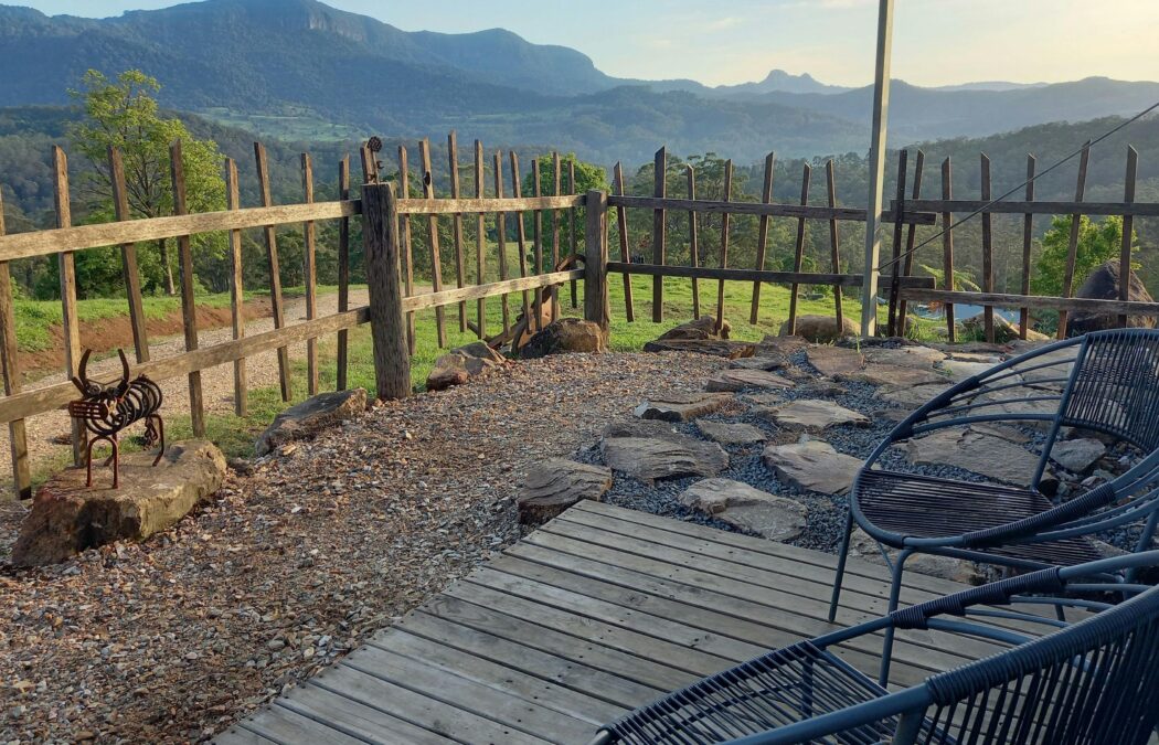 Hopkins Heights Bus | The Tweed